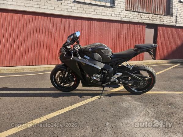 Хонда CBR 1000RR 2010 в Нарва, объемом двигателя 1.00 л и пробегом 56 тыс. км за 5500 €, фото 1 на AUTOMOTO.COM.LV
