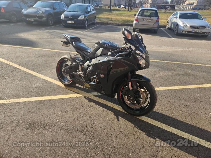 Хонда CBR 1000RR 2010 в Нарва, объемом двигателя 1.00 л и пробегом 56 тыс. км за 5500 €, фото 4 на AUTOMOTO.COM.LV