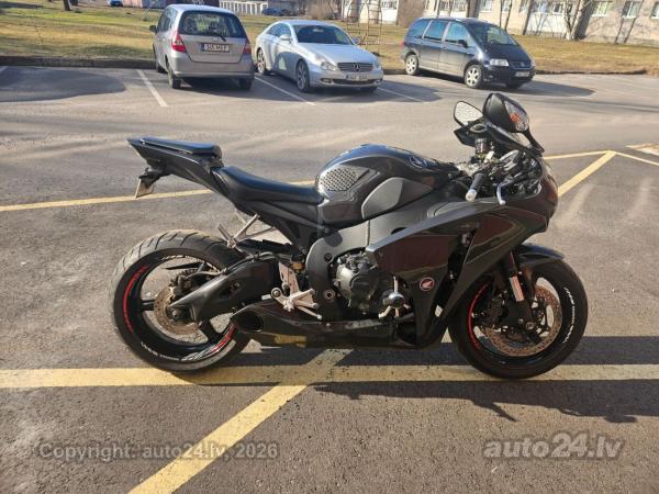 Хонда CBR 1000RR 2010 в Нарва, объемом двигателя 1.00 л и пробегом 56 тыс. км за 5500 €, фото 5 на AUTOMOTO.COM.LV