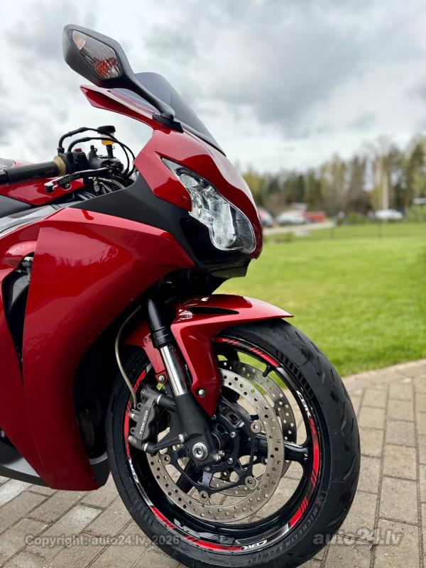 Honda CBR 1000RR 2010 in Tartu, with an engine capacity of 0.00 L and mileage of 20 thousand km for 6900 €, photo 1 on AUTOMOTO.COM.LV