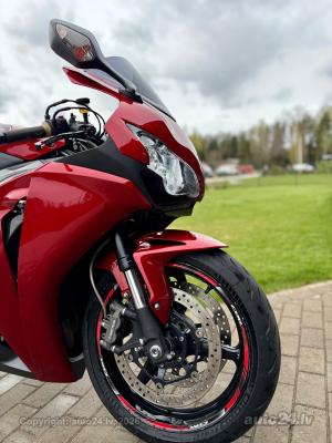 Honda CBR 1000RR 2010 in Tartu, with an engine capacity of 0.00 L and mileage of 20 thousand km for 6900 €, photo  on AUTOMOTO.COM.LV