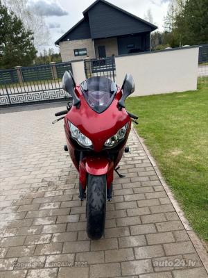 Honda CBR 1000RR 2010 in Tartu, with an engine capacity of 0.00 L and mileage of 20 thousand km for 6900 €, photo 3 on AUTOMOTO.COM.LV