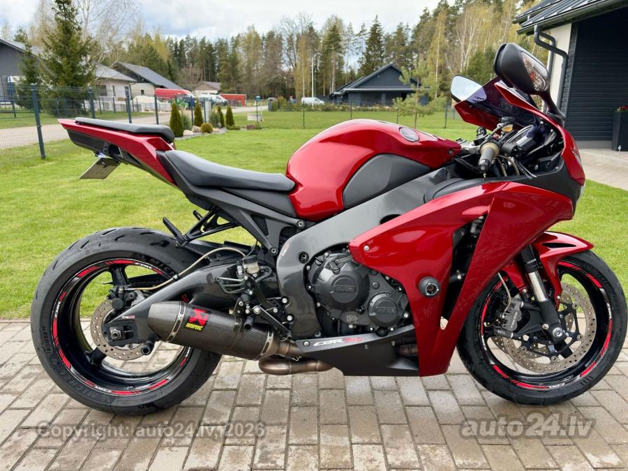 Honda CBR 1000RR 2010 in Tartu, with an engine capacity of 0.00 L and mileage of 20 thousand km for 6900 €, photo 5 on AUTOMOTO.COM.LV