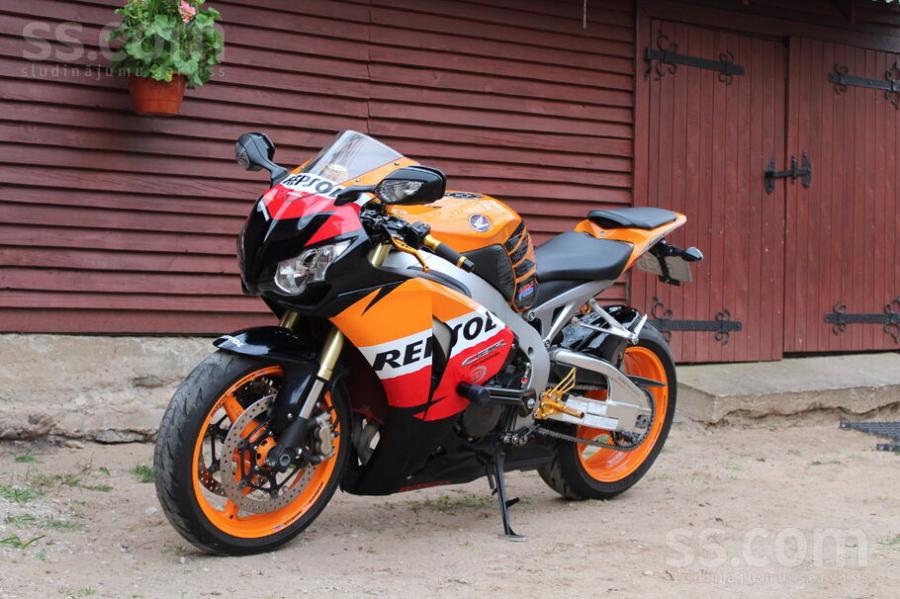 Хонда CBR 1000RR 2010 в Валмиера, объемом двигателя 1.00 л и пробегом 0 тыс. км за 6000 €, фото 1 на AUTOMOTO.COM.LV