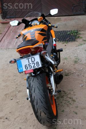 Хонда CBR 1000RR 2010 в Валмиера, объемом двигателя 1.00 л и пробегом 0 тыс. км за 6000 €, фото 3 на AUTOMOTO.COM.LV