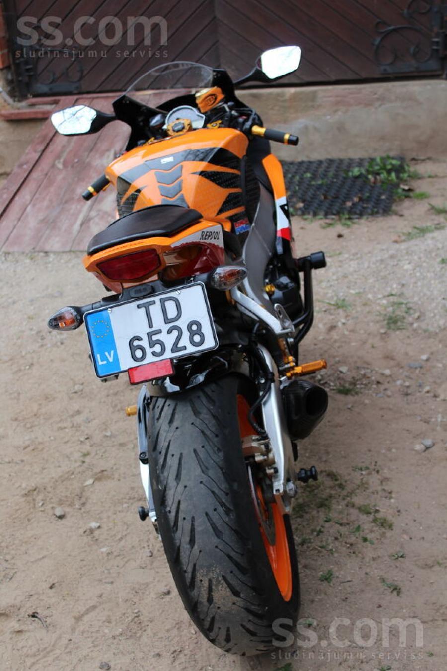 Хонда CBR 1000RR 2010 в Валмиера, объемом двигателя 1.00 л и пробегом 0 тыс. км за 6000 €, фото 3 на AUTOMOTO.COM.LV