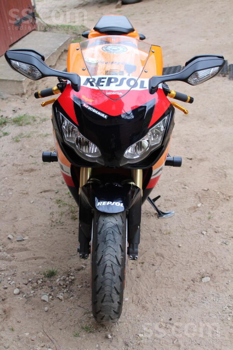 Хонда CBR 1000RR 2010 в Валмиера, объемом двигателя 1.00 л и пробегом 0 тыс. км за 6000 €, фото 4 на AUTOMOTO.COM.LV