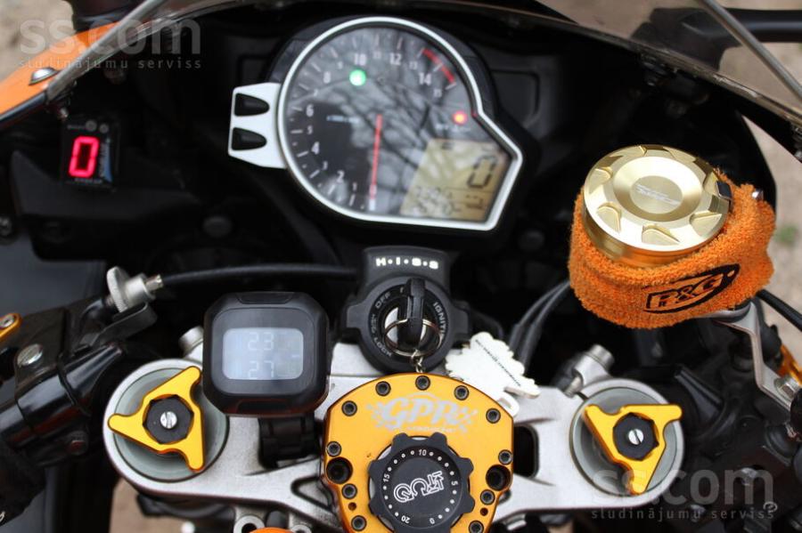 Хонда CBR 1000RR 2010 в Валмиера, объемом двигателя 1.00 л и пробегом 0 тыс. км за 6000 €, фото 5 на AUTOMOTO.COM.LV