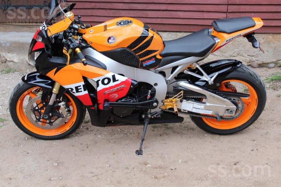 Хонда CBR 1000RR 2010 в Валмиера, объемом двигателя 1.00 л и пробегом 0 тыс. км за 6000 €, фото 7 на AUTOMOTO.COM.LV