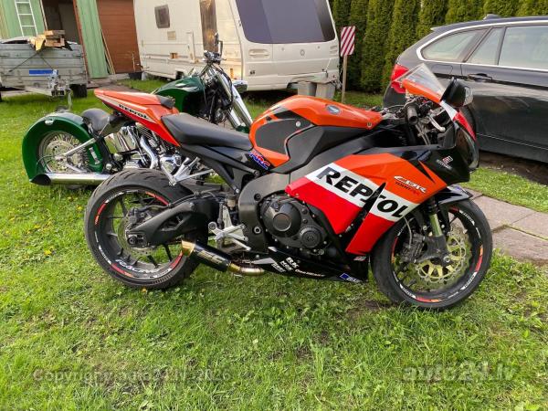 Хонда CBR 1000RR 2012 в Таллин, объемом двигателя 1.00 л и пробегом 0 тыс. км за 6800 €, фото 2 на AUTOMOTO.COM.LV