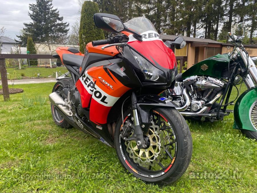 Хонда CBR 1000RR 2012 в Таллин, объемом двигателя 1.00 л и пробегом 0 тыс. км за 6800 €, фото 7 на AUTOMOTO.COM.LV