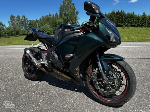 Хонда CBR 1000RR 2012 в Молетай, объемом двигателя 0.00 л и пробегом 0 тыс. км за 6500 €, фото 2 на AUTOMOTO.COM.LV