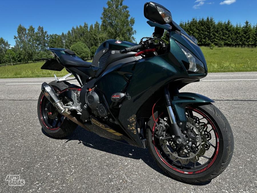 Honda CBR 1000RR 2012 in Moletai, with an engine capacity of 0.00 L and mileage of 0 thousand km for 6500 €, photo 3 on AUTOMOTO.COM.LV