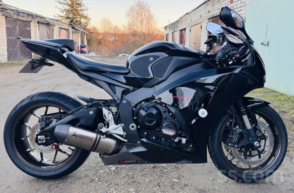 Honda CBR 1000RR 2013 Rīga, ar dzinēja tilpumu 1.00 L un nobraukumu 0 tūkst. km par 6900 €, foto 1 vietnē AUTOMOTO.COM.LV