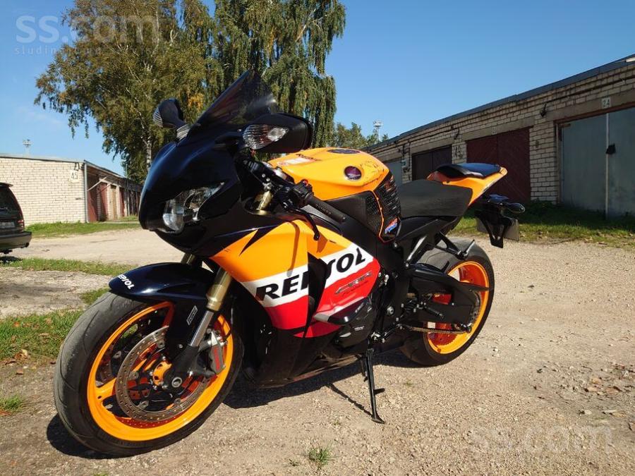 Honda CBR 1000RR 2014 Rīga, ar dzinēja tilpumu 1.00 L un nobraukumu 0 tūkst. km par 3500 €, foto 1 vietnē AUTOMOTO.COM.LV