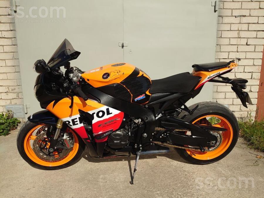 Honda CBR 1000RR 2014 Rīga, ar dzinēja tilpumu 1.00 L un nobraukumu 0 tūkst. km par 3500 €, foto 3 vietnē AUTOMOTO.COM.LV