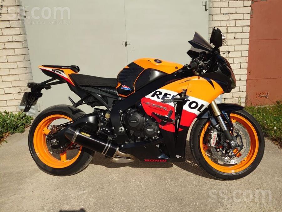Honda CBR 1000RR 2014 Rīga, ar dzinēja tilpumu 1.00 L un nobraukumu 0 tūkst. km par 3500 €, foto 5 vietnē AUTOMOTO.COM.LV