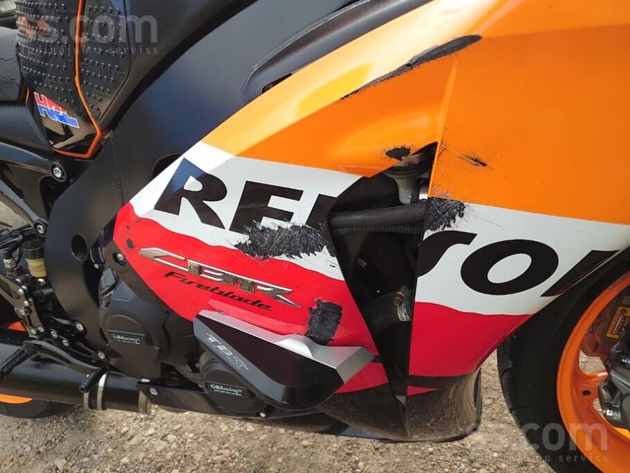 Honda CBR 1000RR 2014 Rīga, ar dzinēja tilpumu 1.00 L un nobraukumu 0 tūkst. km par 3500 €, foto 8 vietnē AUTOMOTO.COM.LV