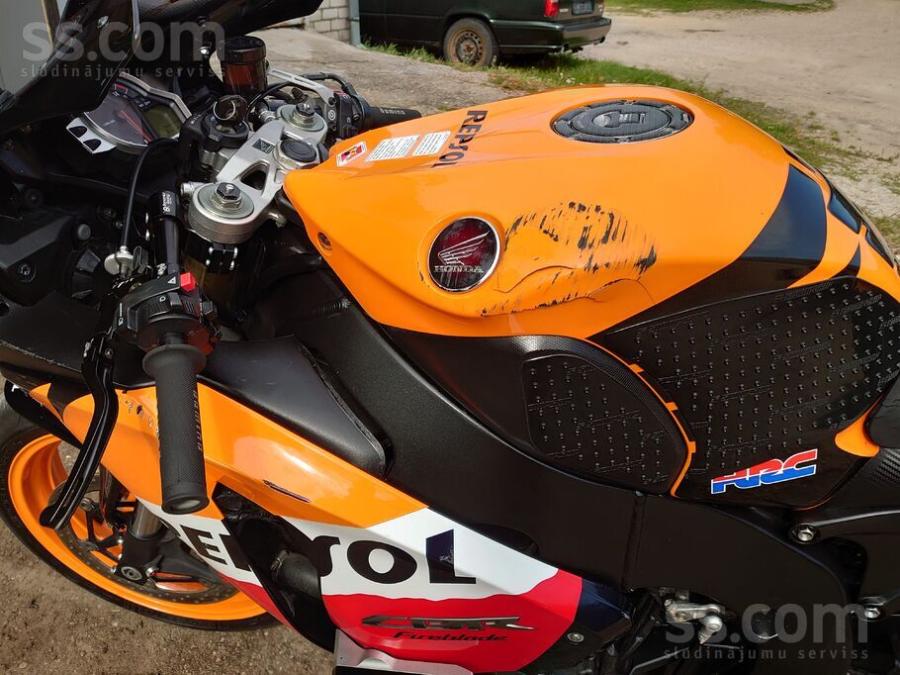 Honda CBR 1000RR 2014 Rīga, ar dzinēja tilpumu 1.00 L un nobraukumu 0 tūkst. km par 3500 €, foto 10 vietnē AUTOMOTO.COM.LV