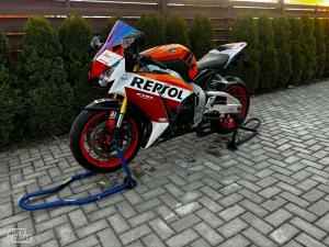 Honda CBR 1000RR 2015 Viļņa, ar dzinēja tilpumu 1.00 L un nobraukumu 33 tūkst. km par 7800 €, foto 1 vietnē AUTOMOTO.COM.LV
