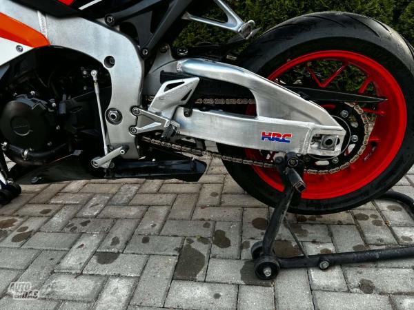 Хонда CBR 1000RR 2015 в Вильнюс, объемом двигателя 1.00 л и пробегом 33 тыс. км за 7800 €, фото 3 на AUTOMOTO.COM.LV
