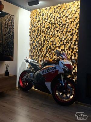 Honda CBR 1000RR 2015 Viļņa, ar dzinēja tilpumu 1.00 L un nobraukumu 33 tūkst. km par 7800 €, foto 6 vietnē AUTOMOTO.COM.LV
