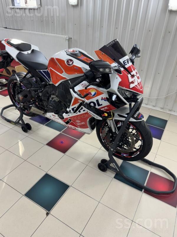 Honda CBR 1000RR 2018 in Riga, with an engine capacity of 1.00 L and mileage of 0 thousand km for 14200 €, photo 1 on AUTOMOTO.COM.LV