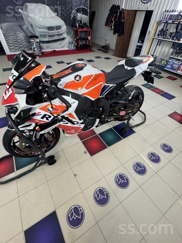 Honda CBR 1000RR 2018 in Riga, with an engine capacity of 1.00 L and mileage of 0 thousand km for 14200 €, photo 3 on AUTOMOTO.COM.LV