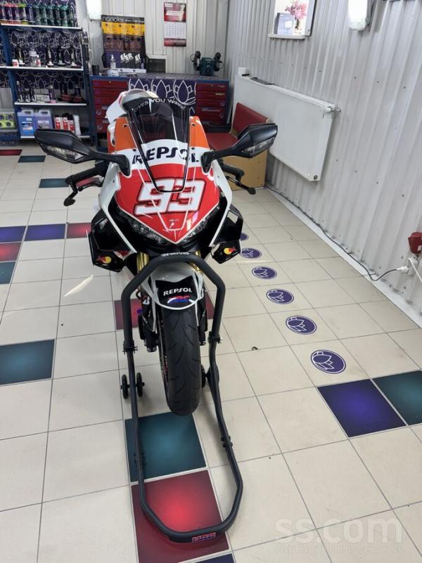 Honda CBR 1000RR 2018 in Riga, with an engine capacity of 1.00 L and mileage of 0 thousand km for 14200 €, photo 4 on AUTOMOTO.COM.LV