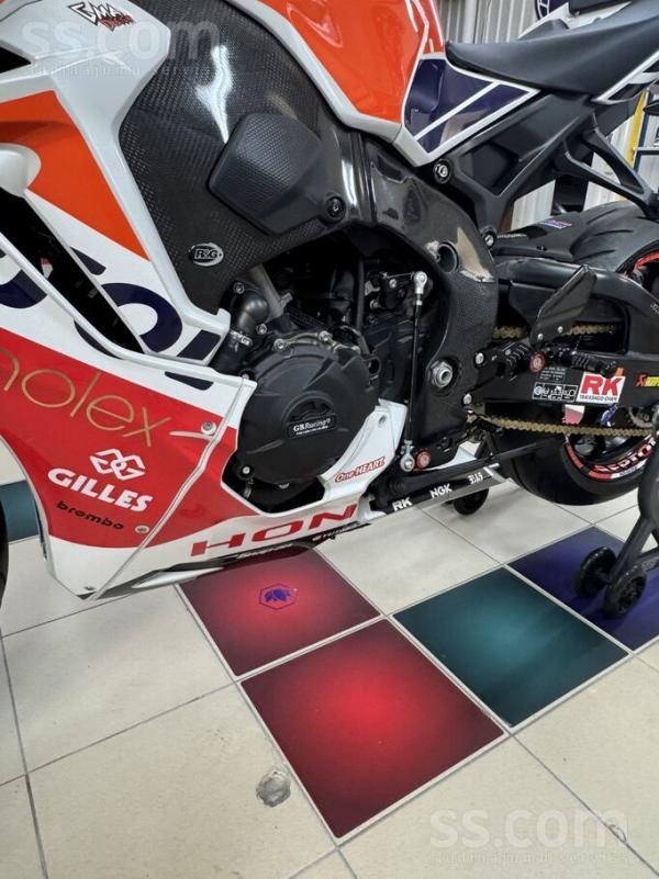Honda CBR 1000RR 2018 in Riga, with an engine capacity of 1.00 L and mileage of 0 thousand km for 14200 €, photo 5 on AUTOMOTO.COM.LV