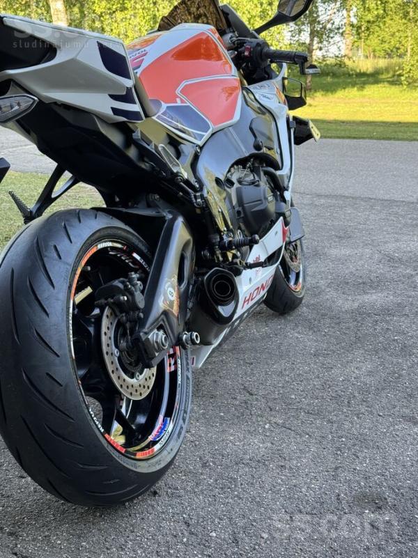 Honda CBR 1000RR 2018 in Riga, with an engine capacity of 1.00 L and mileage of 0 thousand km for 14200 €, photo 7 on AUTOMOTO.COM.LV