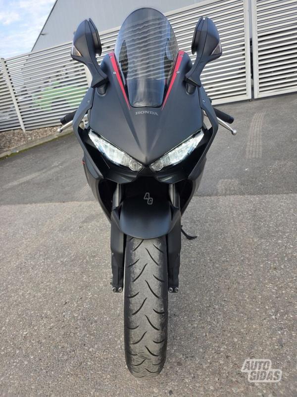 Honda CBR 1000RR 2019 Kauņa, ar dzinēja tilpumu 0.00 L un nobraukumu 0 tūkst. km par 10500 €, foto 3 vietnē AUTOMOTO.COM.LV
