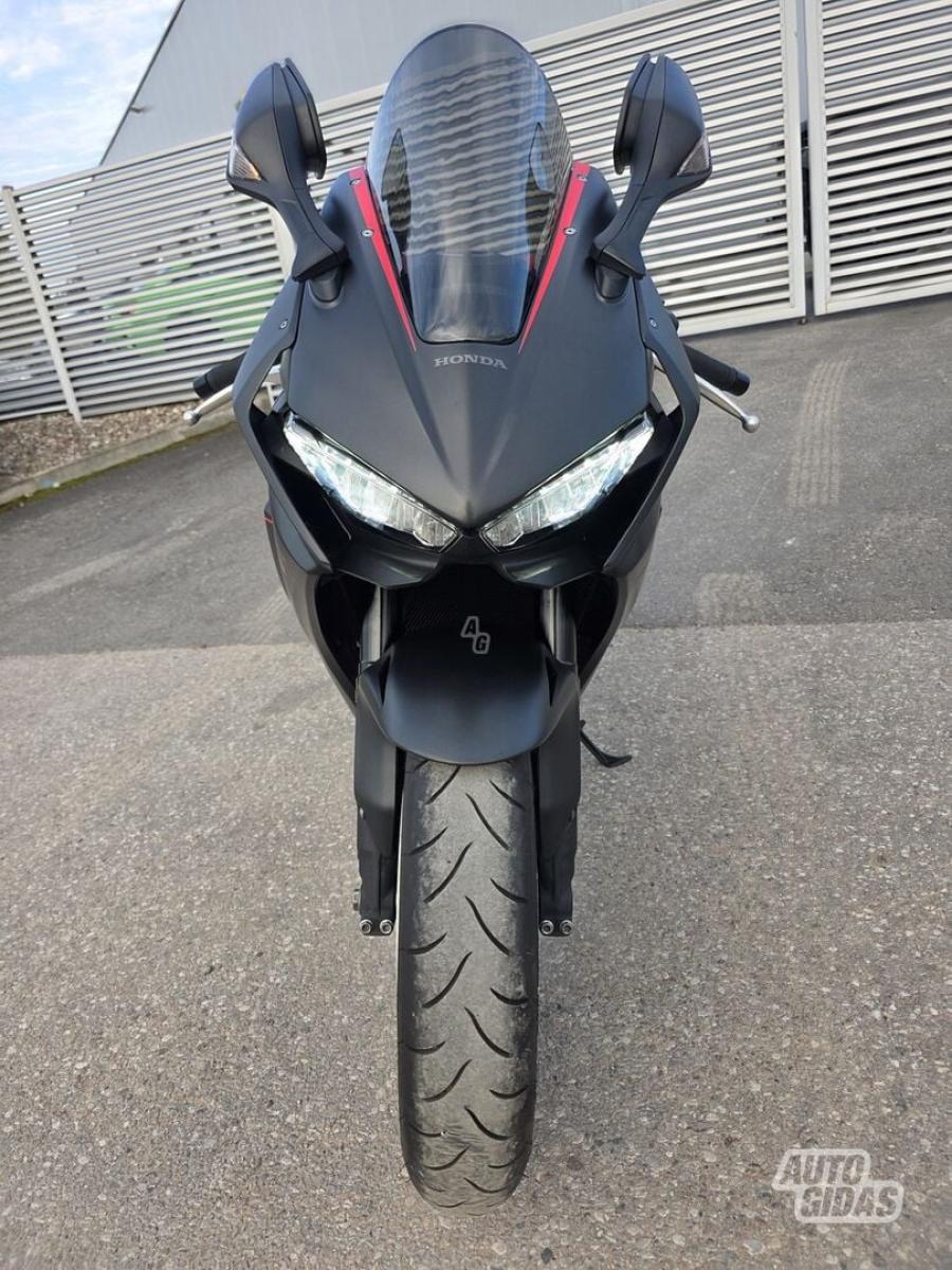Honda CBR 1000RR 2019 Kauņa, ar dzinēja tilpumu 0.00 L un nobraukumu 0 tūkst. km par 10500 €, foto 3 vietnē AUTOMOTO.COM.LV