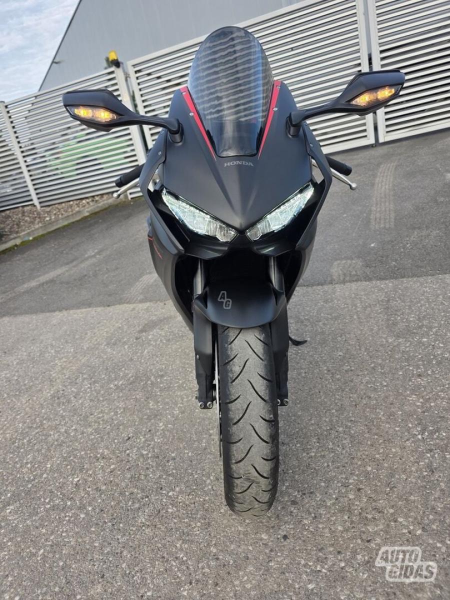 Honda CBR 1000RR 2019 Kauņa, ar dzinēja tilpumu 0.00 L un nobraukumu 0 tūkst. km par 10500 €, foto 4 vietnē AUTOMOTO.COM.LV