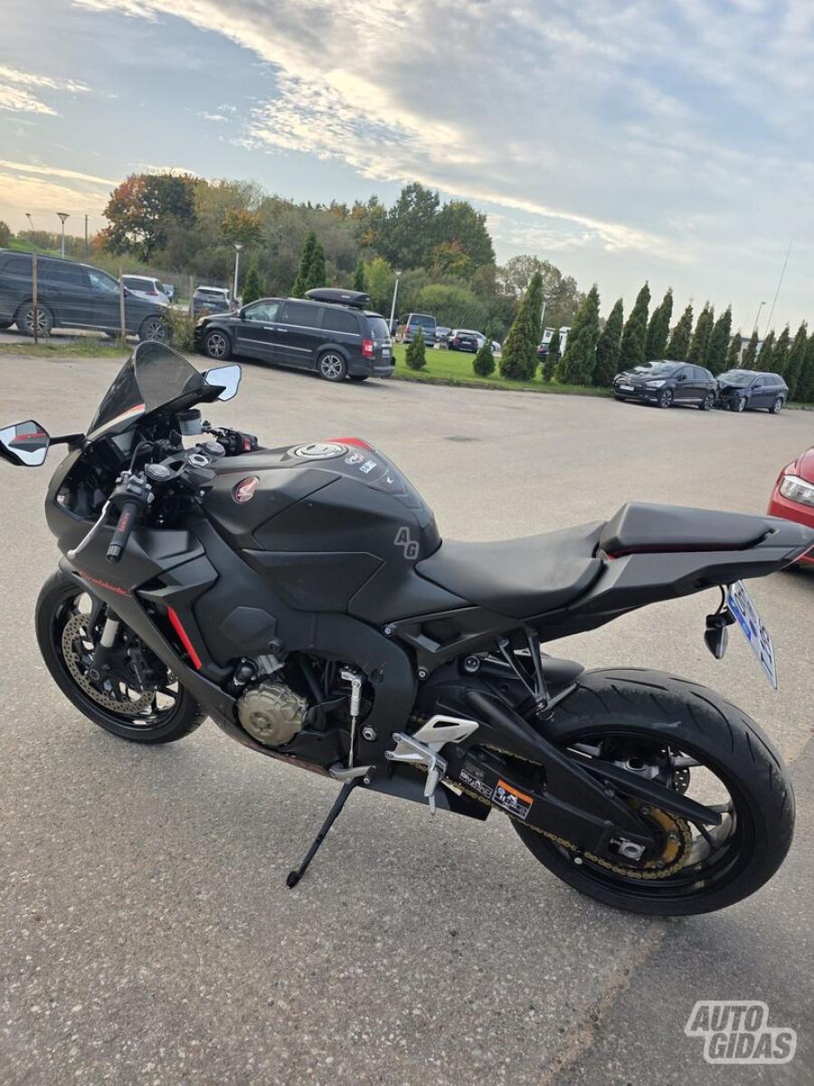 Honda CBR 1000RR 2019 Kauņa, ar dzinēja tilpumu 0.00 L un nobraukumu 0 tūkst. km par 10500 €, foto 17 vietnē AUTOMOTO.COM.LV