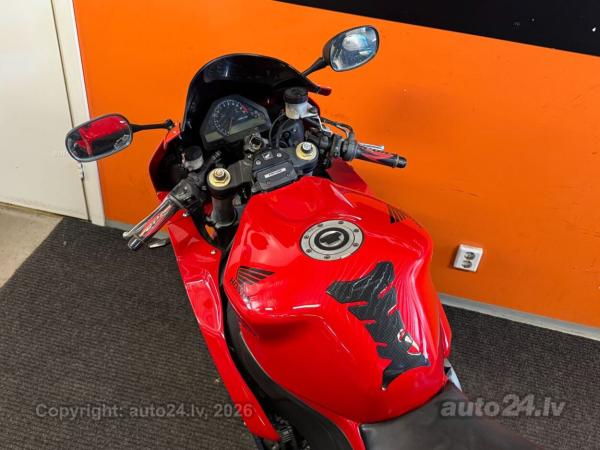 Красный Хонда CBR 1000RR 2004 в Тарту, объемом двигателя 1.00 л и пробегом 62 тыс. км за 4290 €, фото 4 на AUTOMOTO.COM.LV