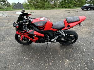 Красный Хонда CBR 1000RR 2006 в Утена, объемом двигателя 1.00 л и пробегом 69 тыс. км за 4350 €, фото  на AUTOMOTO.COM.LV