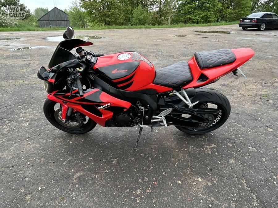Красный Хонда CBR 1000RR 2006 в Утена, объемом двигателя 1.00 л и пробегом 69 тыс. км за 4350 €, фото 1 на AUTOMOTO.COM.LV