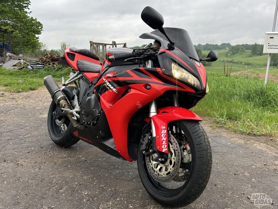 Красный Хонда CBR 1000RR 2006 в Утена, объемом двигателя 1.00 л и пробегом 69 тыс. км за 4350 €, фото 3 на AUTOMOTO.COM.LV