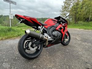 Красный Хонда CBR 1000RR 2006 в Утена, объемом двигателя 1.00 л и пробегом 69 тыс. км за 4350 €, фото 4 на AUTOMOTO.COM.LV