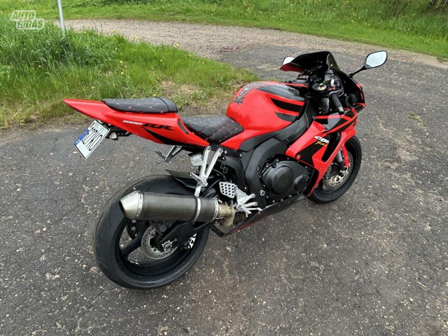 Красный Хонда CBR 1000RR 2006 в Утена, объемом двигателя 1.00 л и пробегом 69 тыс. км за 4350 €, фото 5 на AUTOMOTO.COM.LV