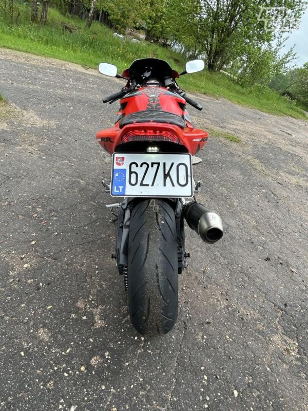 Red Honda CBR 1000RR 2006 in Utena, with an engine capacity of 1.00 L and mileage of 69 thousand km for 4350 €, photo 5 on AUTOMOTO.COM.LV