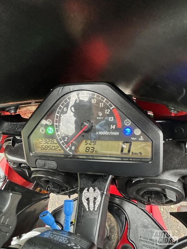 Red Honda CBR 1000RR 2006 in Utena, with an engine capacity of 1.00 L and mileage of 69 thousand km for 4350 €, photo 10 on AUTOMOTO.COM.LV
