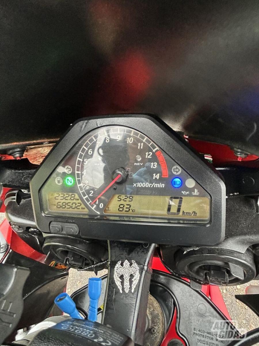 Красный Хонда CBR 1000RR 2006 в Утена, объемом двигателя 1.00 л и пробегом 69 тыс. км за 4350 €, фото 11 на AUTOMOTO.COM.LV