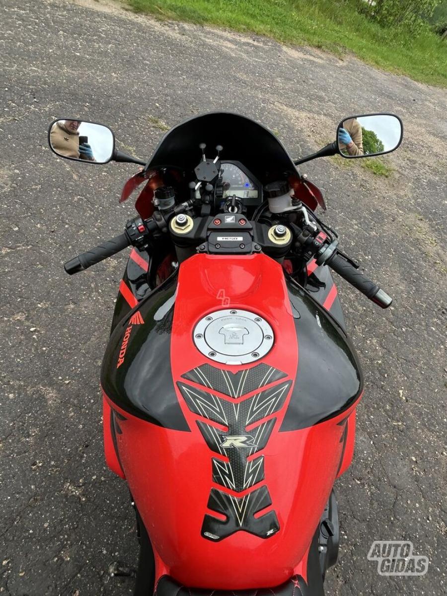 Красный Хонда CBR 1000RR 2006 в Утена, объемом двигателя 1.00 л и пробегом 69 тыс. км за 4350 €, фото 12 на AUTOMOTO.COM.LV