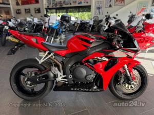 Red Honda CBR 1000RR 2006 in Tallinn, with an engine capacity of 1.00 L and mileage of 41 thousand km for 5490 €, photo 3 on AUTOMOTO.COM.LV