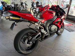Red Honda CBR 1000RR 2006 in Tallinn, with an engine capacity of 1.00 L and mileage of 41 thousand km for 5490 €, photo 4 on AUTOMOTO.COM.LV