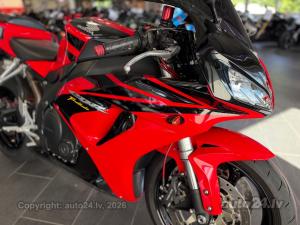 Red Honda CBR 1000RR 2006 in Tallinn, with an engine capacity of 1.00 L and mileage of 41 thousand km for 5490 €, photo 9 on AUTOMOTO.COM.LV