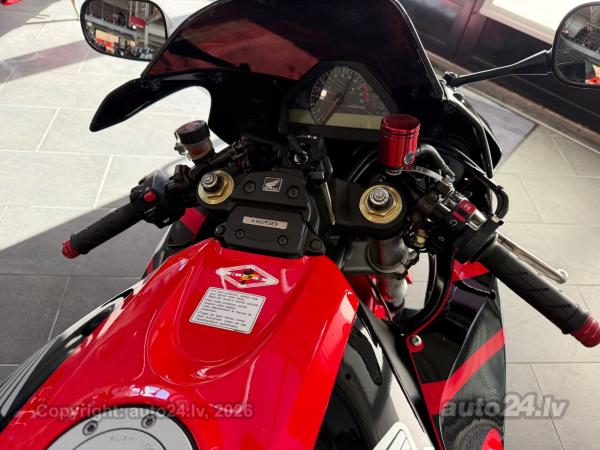 Red Honda CBR 1000RR 2006 in Tallinn, with an engine capacity of 1.00 L and mileage of 41 thousand km for 5490 €, photo 9 on AUTOMOTO.COM.LV