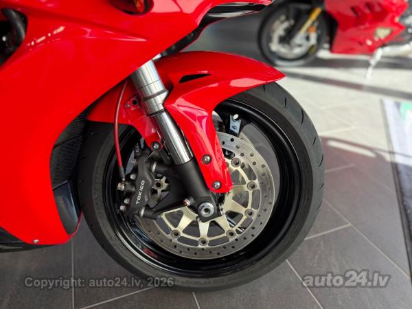 Red Honda CBR 1000RR 2006 in Tallinn, with an engine capacity of 1.00 L and mileage of 41 thousand km for 5490 €, photo 10 on AUTOMOTO.COM.LV